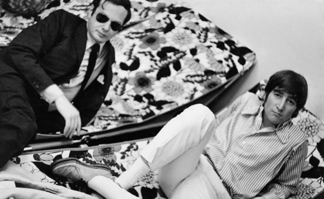 Zestig jaar geleden: John Lennon op vakantie met Brian Epstein ...
